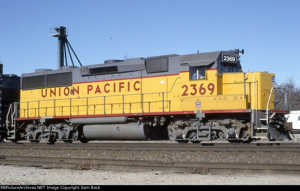 UP 2369--GP39-2